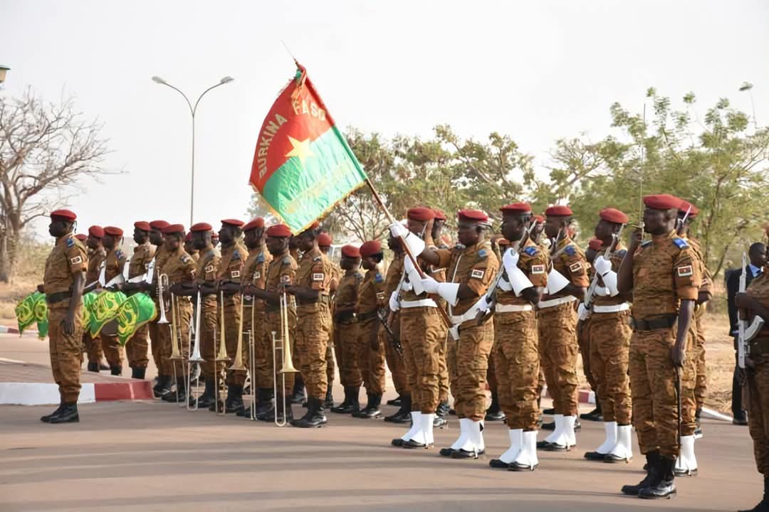 Burkina : Les commandants Wend Kouni Joanny Compaoré et Boumbéwenné ...