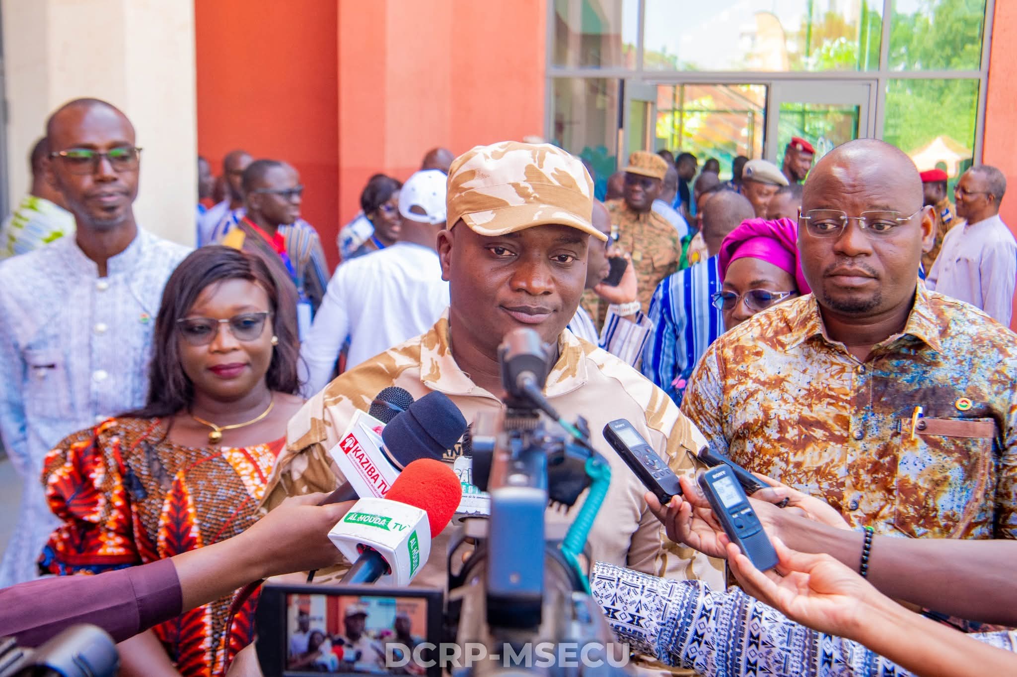 Semaine nationale de lutte contre la cybercriminalité: le ministre de la Sécurité lance la 1ère ...